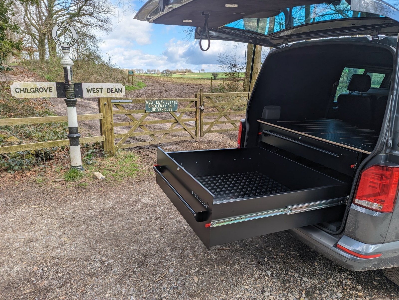 SteelPod - Two metals drawer and sliding full-with bed system – SteelPods